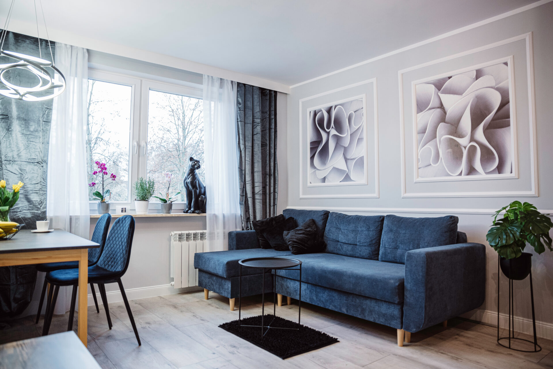 كيفية تنسيق كنب كحلي لسنة 2023 مع 21 تصميما حديثا - برنده